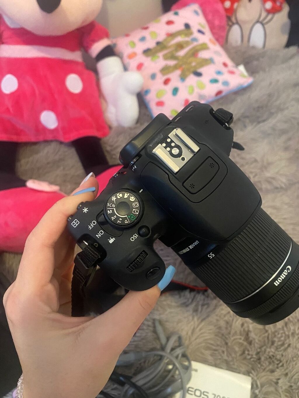 Canon eos 700D aparat i kamera akcija Uz njega idu razni dodaci Novo