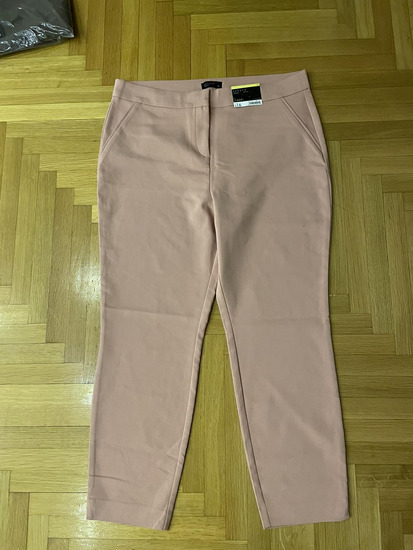 puder roze pantalone