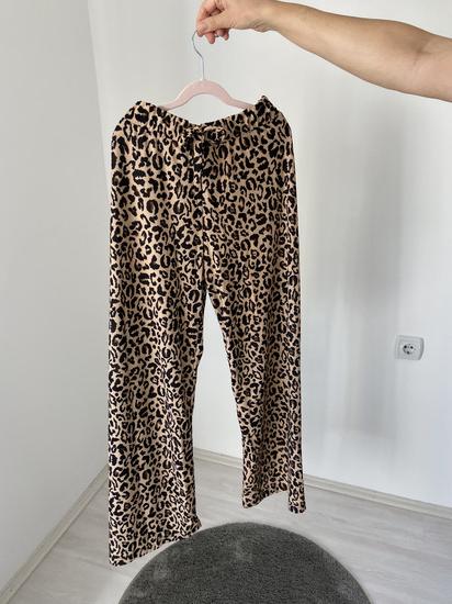 GLAMUR   tigraste pantalone