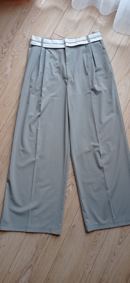 Zara pantalone M