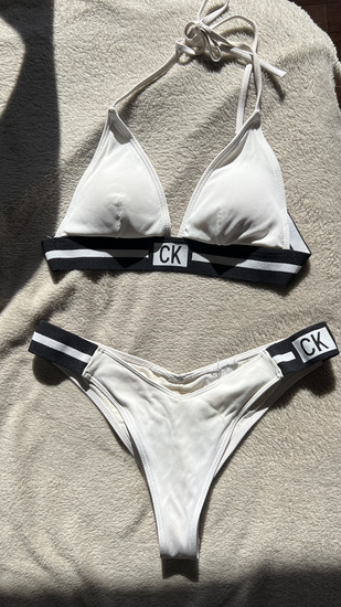 Calvin Klein beli kupaci