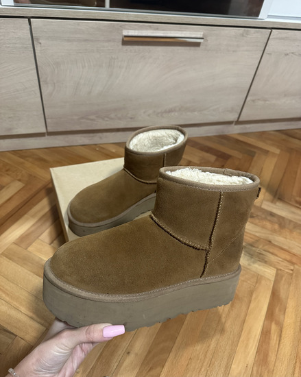 UGG mini platform