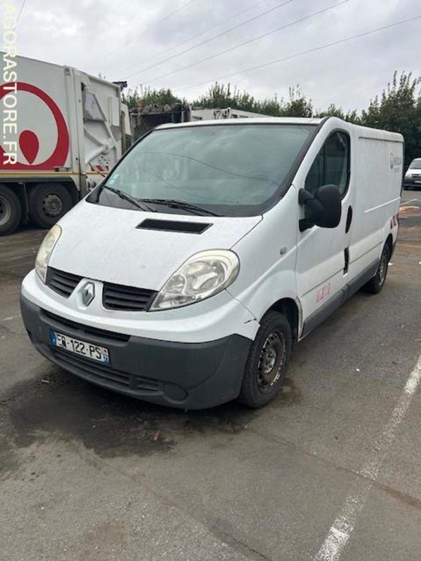 Prodaje se Renault TRAFIC minibus furgon na aukciji