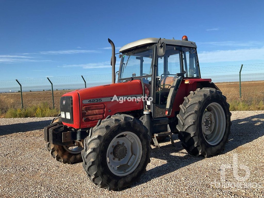 Prodaje se Massey Ferguson MF 4235.4 traktor točkaš na aukciji