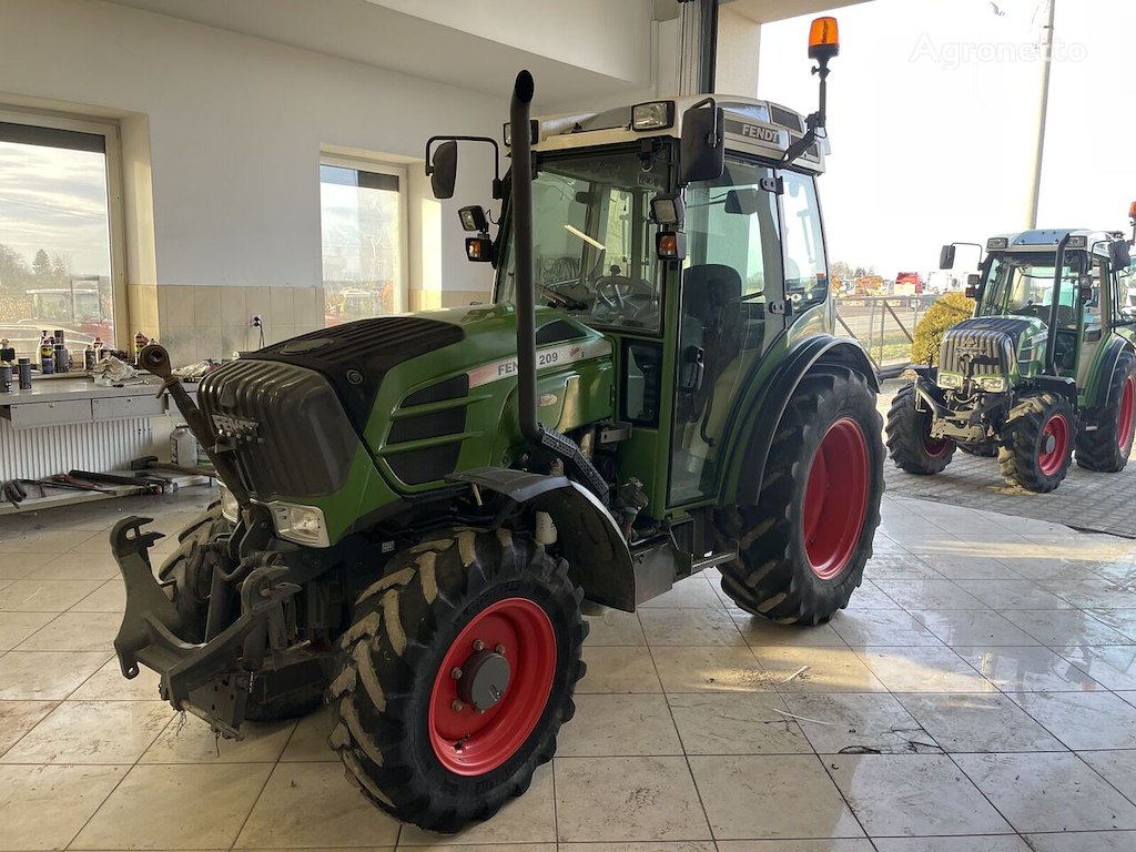 Fendt 209 F vinogradarski traktor