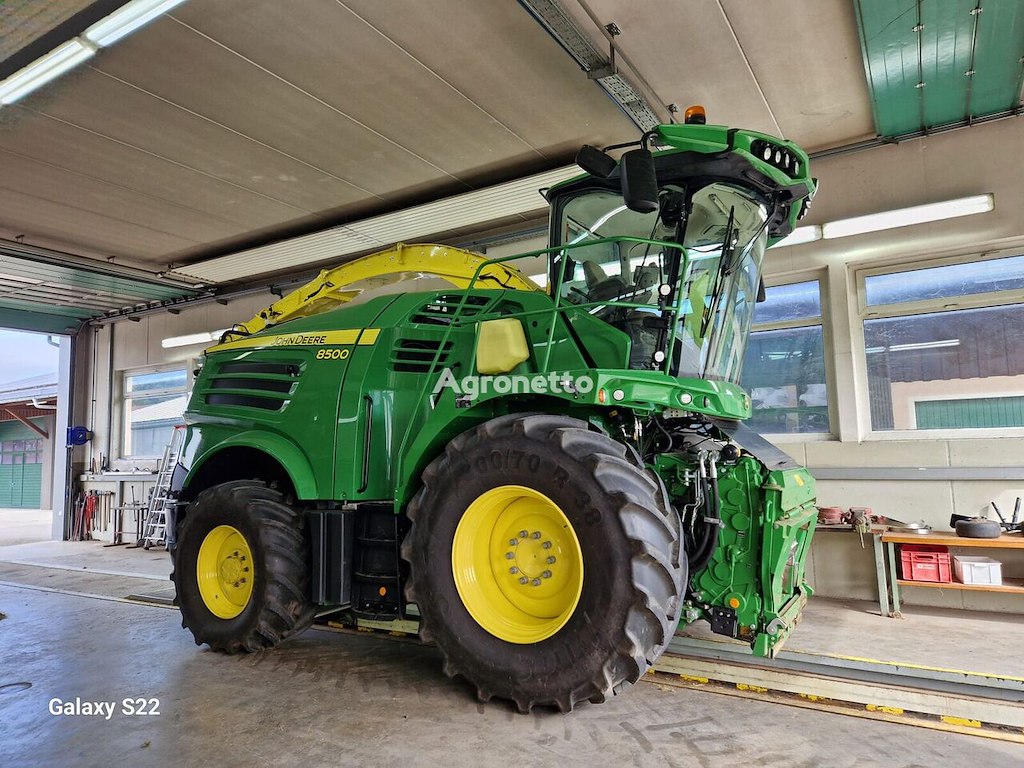 John Deere 8500 krmni kombajn