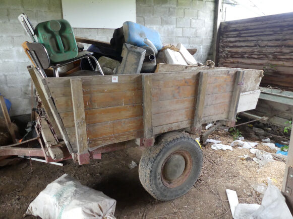 Prodaje se Remorque agricole en bois traktorsku prikolicu na aukciji