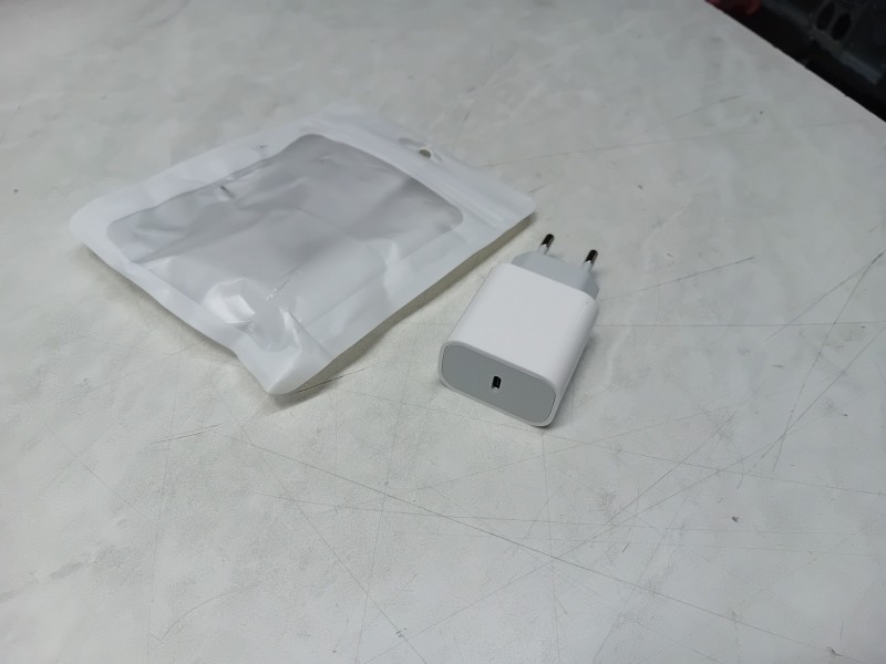 Zidni Punjač - Brzi 5V2A USB-C