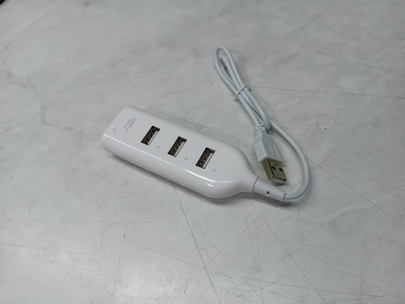 USB hub sa četiri porta USB 2.0 sa kablom