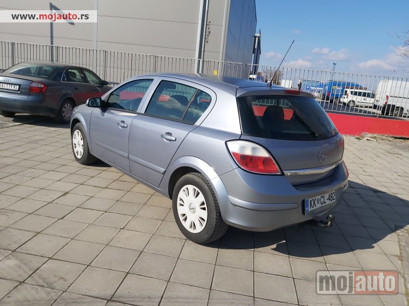 Opel Astra stranac