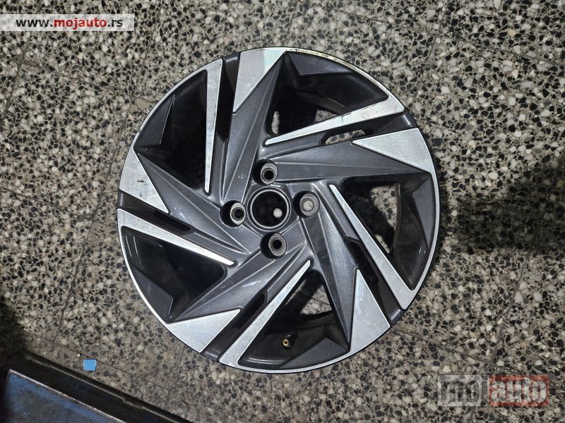 Felna Hyundai 16Coli 4x100 kao nova Jedan komad