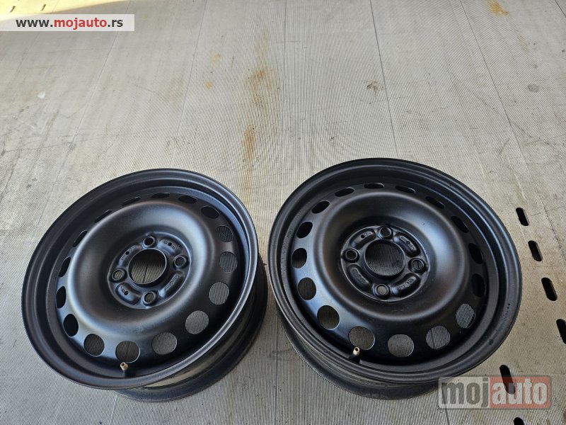 Celicne Felne 15Coli 5x114,3 Nisan Hyundai kao nove Odlicne