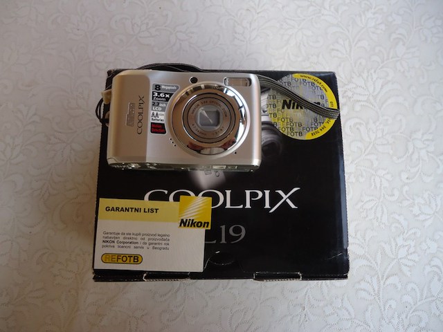 Nikon Coolpix L19 F.oto aparat 8.0Mpx 3,6 zum 2,7inch !