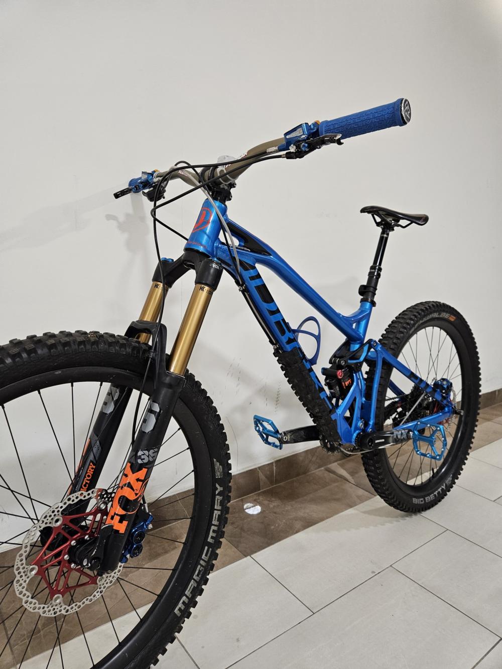 Mondraker Foxy R 2022 HOPE TECH 3 V4 , FOX 36