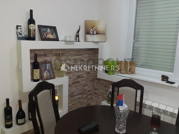 Zemun, Altina, Ugrinovacki put 13. deo, 2.5, 63m2, 480 EUR