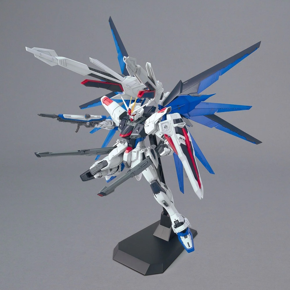 Gundam - MG Freedom Gundam (Ver.2.0) 1/100