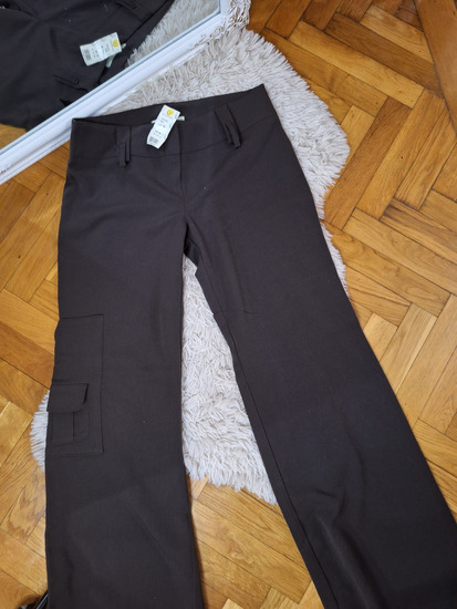 Plitke pantalone, novo sa etiketom.