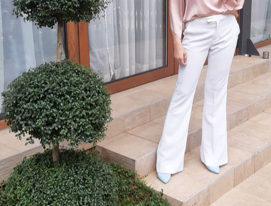 ZARA elegantne bele pantalone