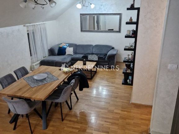 Novi Sad, Detelinara, prelep duplex 5.0, terasa, mogucnost kupovine garaze