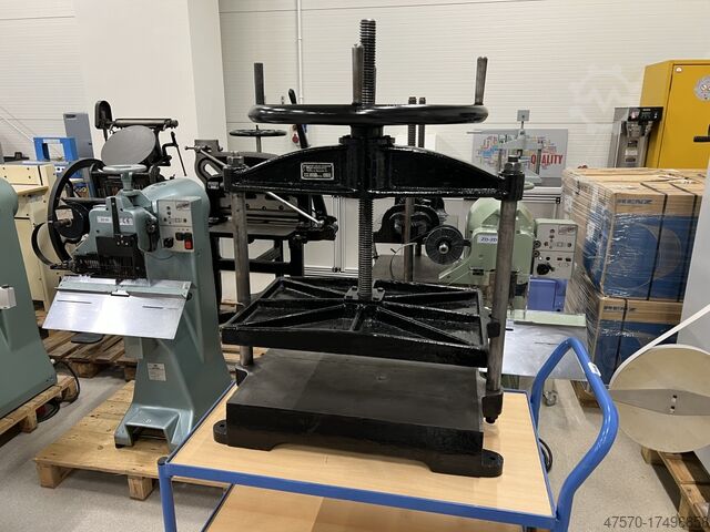 Presa za povezivanje knjiga
Bookbinding press 60×40