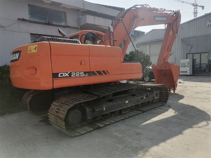 Doosan DX225 bager guseničar