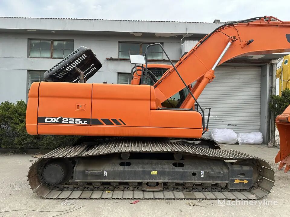 Doosan DX225 bager guseničar