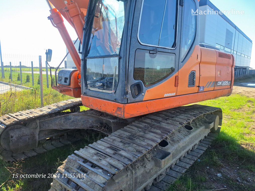 Doosan DX225LC bager guseničar