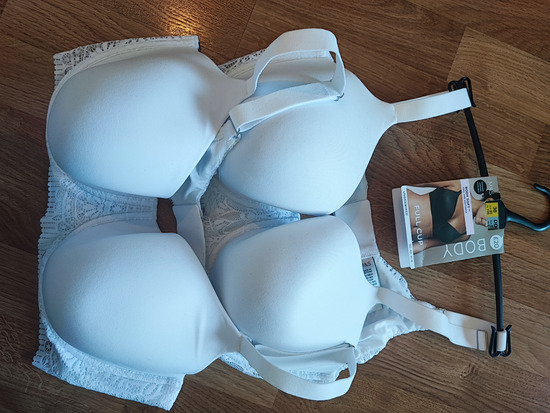 Set 2 grudnjaka M&S beli 85e-novo!