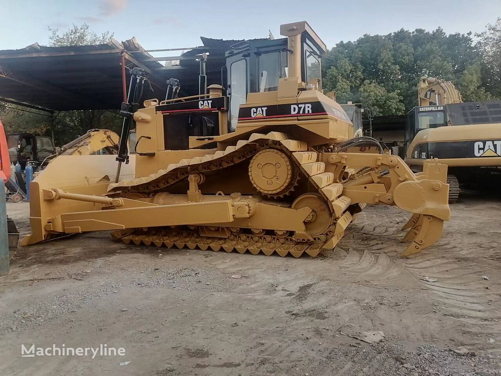 Caterpillar D7R buldožer