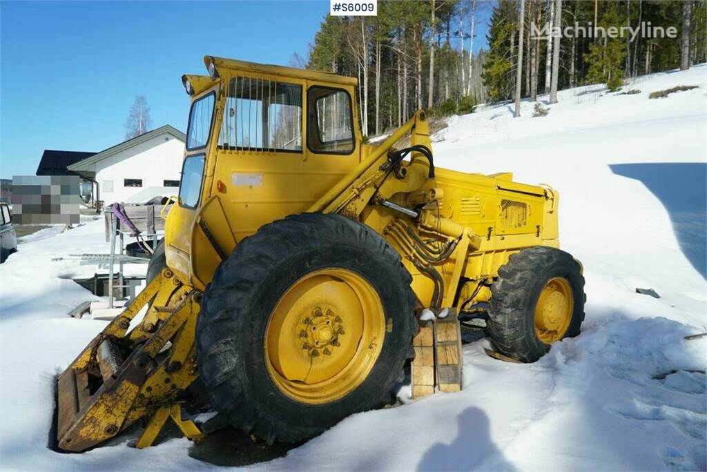 Volvo BM 840 buldožer