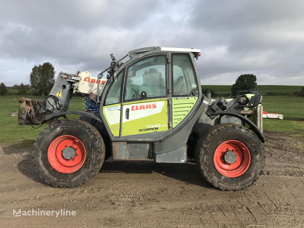 Claas 7045 Plus teleskopski prednji utovarivač