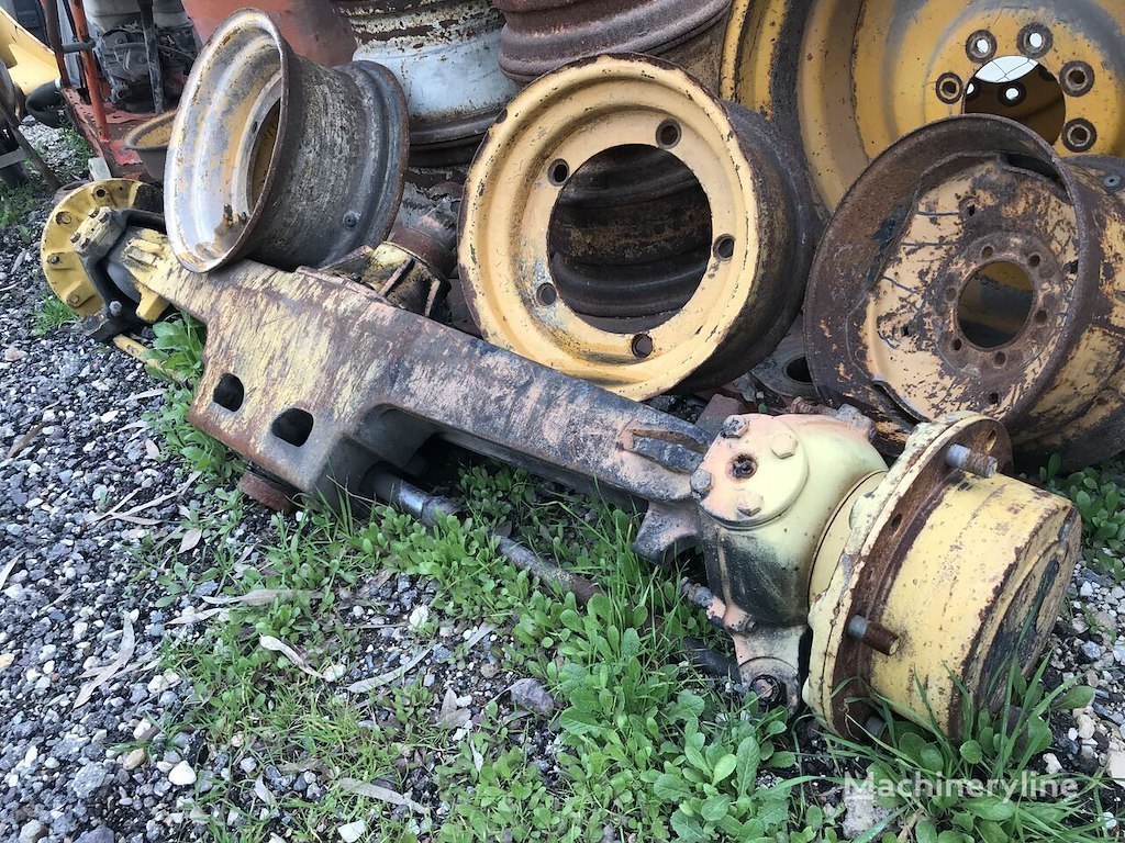 USED KOMATSU WB97S-5 WB93S-5 BACKHOE LOADER DIFFERENTIAL PARTS C osovina za Komatsu WB 97S-5 / WB 93S-5 bagera-utovarivača