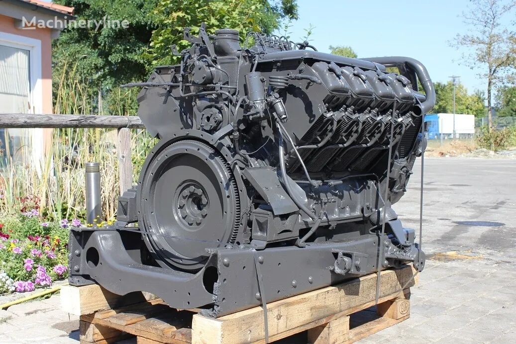 Motor Second Hand V8 în Stare Foarte Bună za Deutz F8L714A građevinske mašine