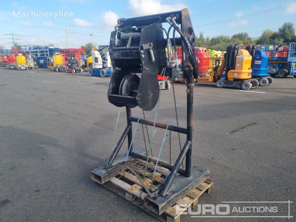 Prodaje se Manitou 2017 Manitou Hydraulic Winch to suit Telehandler, max. 4 Ton kašiku za prednje utovarivač na aukciji