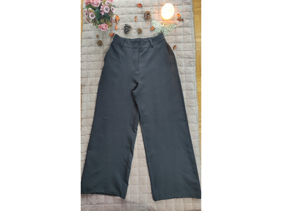 Crne pantalone nove