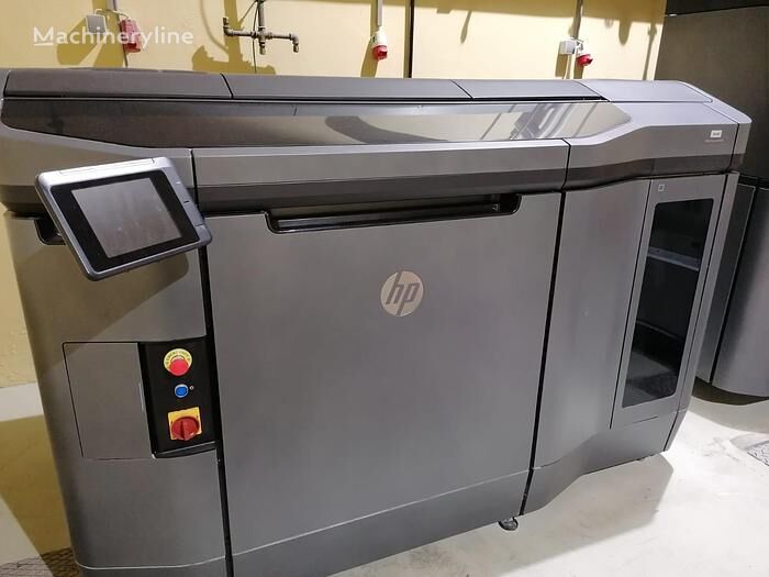 HP Jet Fusion 3D 4200 3D printer