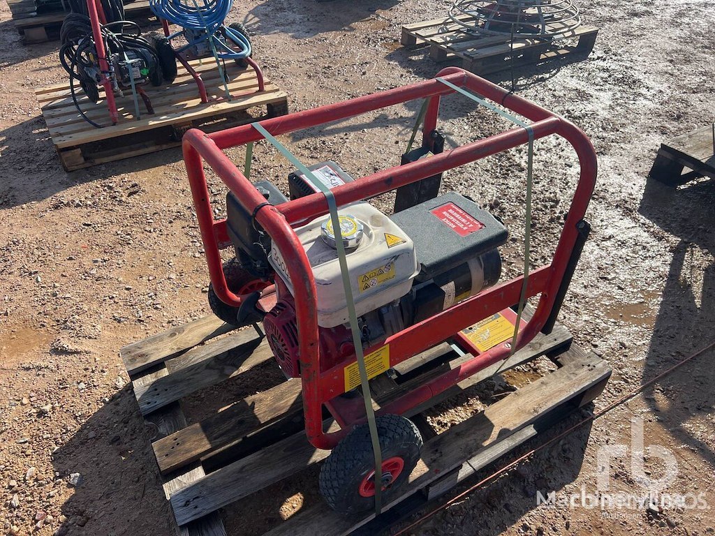 Prodaje se SDMO R4 Materiel De Location Rental Equ benzinski generator na aukciji