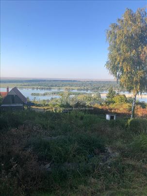 Plac sa pogledom na Dunav, Krčedin Breskvik 600m2