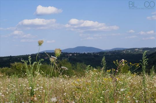 Izuzetan plac u Barajevu sa pogledom na Kosmaj