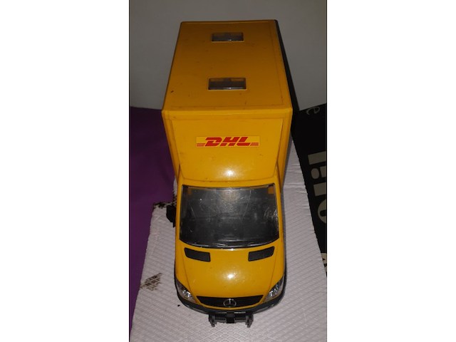 VELIKI DHL KAMION