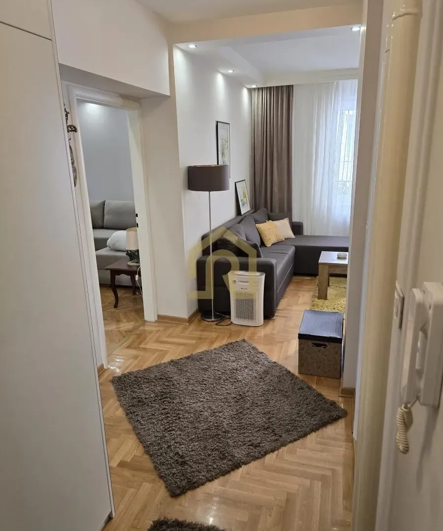 Izdavanje, trosoban stan, 70m2, Kalenić Pijaca, Vračar, Beograd