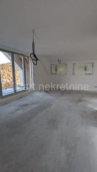 Prodaja, dvosoban stan, 73m2, Raška