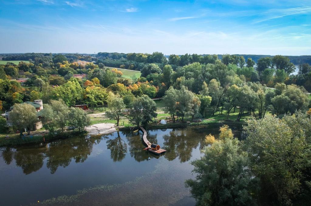 Na plaži
prevoz od/do aerodroma
ARK Village Liberland