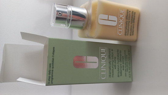 Clinique dramatically different m. lotion