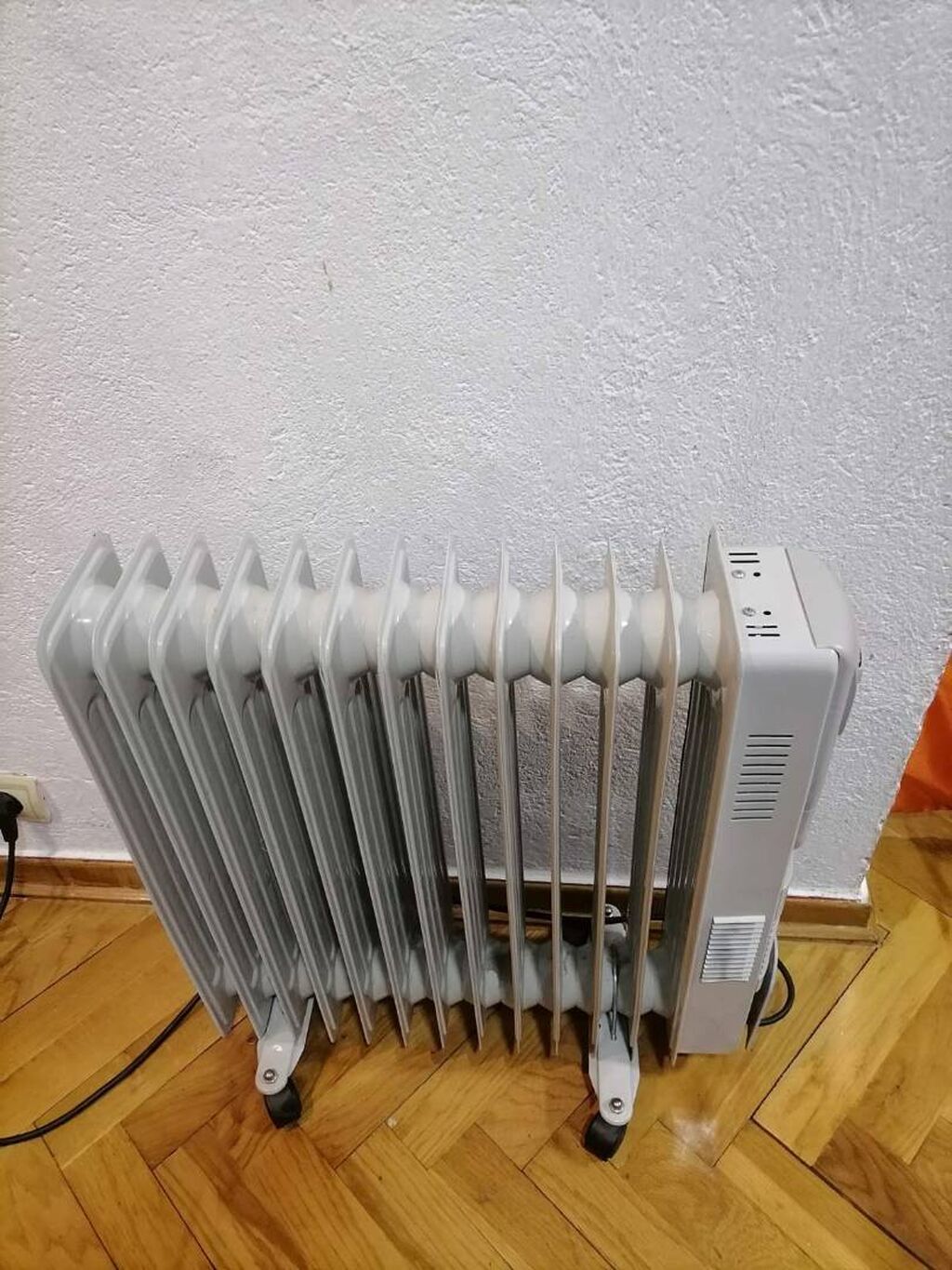 Radijator uljani ELIT+ na točkiće od 13 rebara. 2500 w Dobar