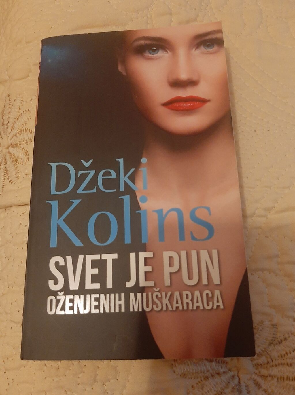 SVET JE PUN OZENJENIH MUSKARACA - DZEKI KOLINS Izdavač - LIBER NOVUS