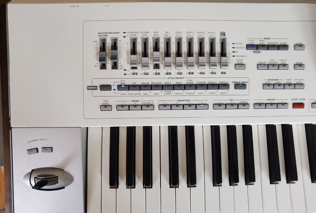 Korg pa2x u odličnom stanju, kao nov. Cena 700 €