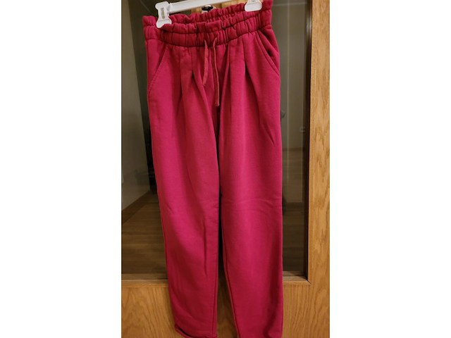 Nove Benetoon pantalone 11-12 god