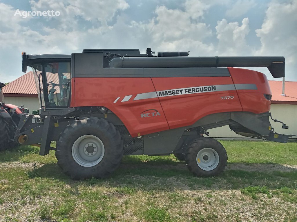 Novi Massey Ferguson Beta 7370 kombajn za žito