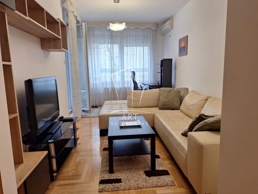 Kompletno namešten dvosoban stan, novogradnja ID#9105 900 €